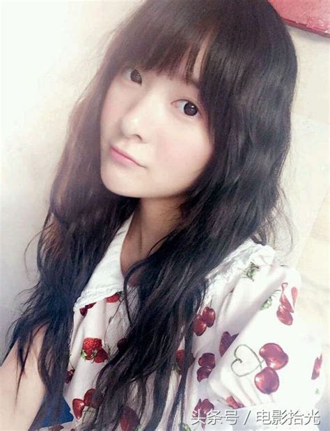 《長江七號》中的徐嬌，長的如此傲嬌卻要自己提裙子 每日頭條