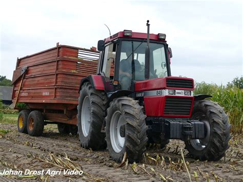 Case IH Maïs hakselen met Case IH Maxxum 125 en Kuhn MC 180 S Quattro