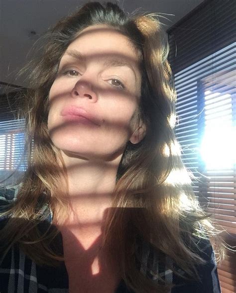 Cindy Crawford Looks Stunning In A Makeup Free Selfie On Instagram
