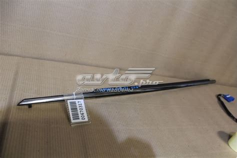 7572006080 Toyota молдинг двери передней левой