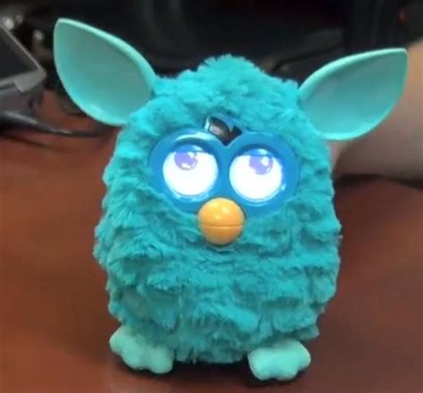 Furby Vuelve Más Espeluznante Que Nunca Gracias A Unos Ojos Lcd