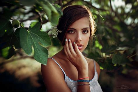 Portrait Women Outdoors Face Brunette Tanned Women Long Hair