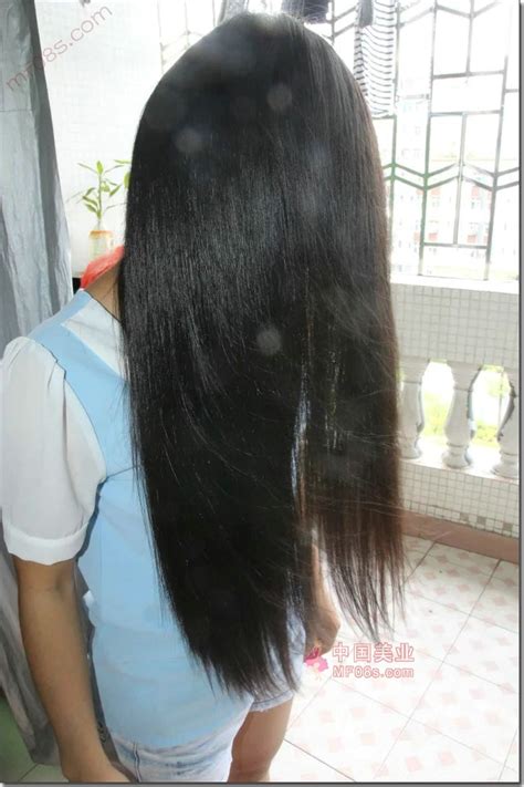 剪下年轻小妹的黑亮秀发 Zy1028 剪发中国长发