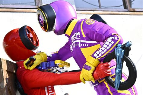（写真）『爆上戦隊ブンブンジャー』第18話「始末屋は気に食わない」、始末屋がブンブンジャーを片付ける ドラマ ニュース ｜クランクイン！