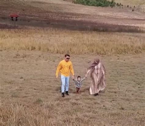 Ajak Ukkasya Keluarga Zaskia Sungkar Liburan Di Bromo