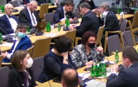 Polityk PiS u OSTRO przeciw restrykcjom i segregacji Tego nam uczynić absolutnie nie wolno