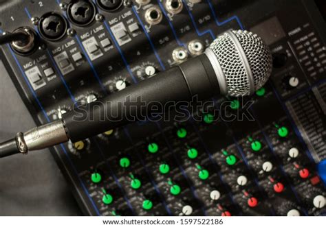 Dynamic Microphone How Images Stock Photos Vectors Shutterstock