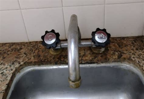 Varios Vecinos De Villa Elisa Reclaman La Falta De Agua No Alcanza