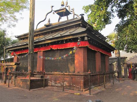 दोलखाको प्राचिन ऐतिहासिक मिन्दर भीमेश्वर मन्दिरमा रहेको भीमसेनको शिलामा