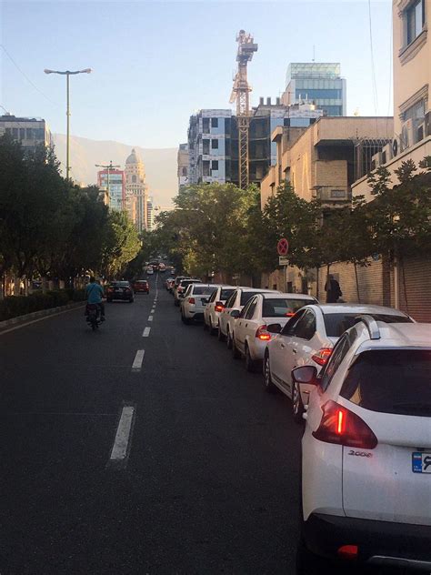 عکس پربازدید از صف کیلومتری پمپ بنزین جردن