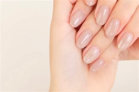 セルフネイルがすぐ剥がれる時の対策法！剥がれる原因や長持ちのコツを解説 美容情報サイト Beauty Webビューティーウェブ