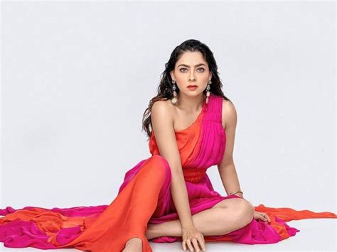 Sonalee Kulkarni Share Photo On Instagram Sonalee Kulkarni सोनाली