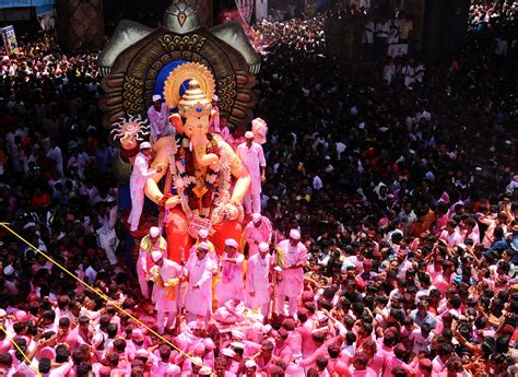 Ganesh Visarjan 2017 Lalbaug Cha Rajas Grand Visarjan Procession Mumbai Mirror