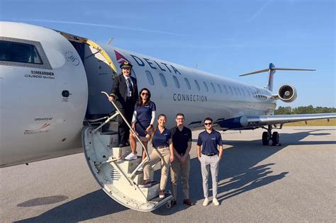 Endeavor Air Bases Hub Locations For Flight Attendants And Pilots