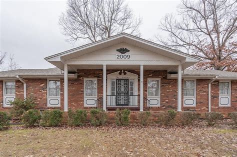 2009 Woodland Dr Poplar Bluff Mo 63901 See Est Value Schools And More
