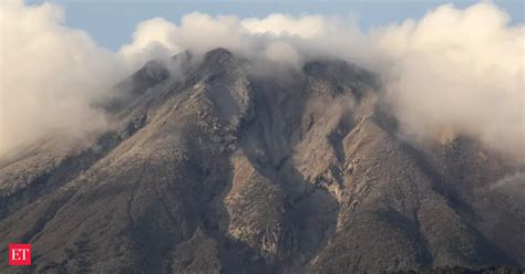 Mount Vesuvius Volcano American Tourist Falls Into Famous Mount