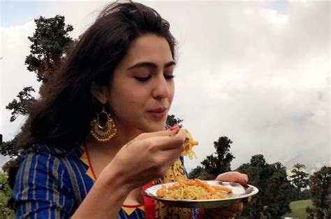 Sara Ali Khan Remembered Sushant Singh Rajput Again Became Emotional