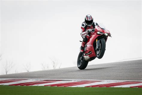 Ducati 1199 Panigale R 2013 2014 Specs Performance And Photos