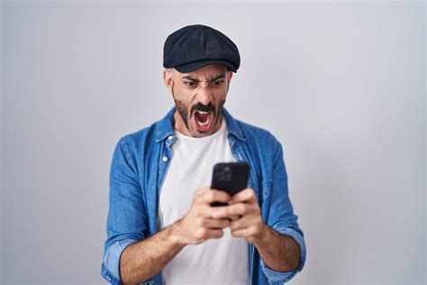 Should You Argue With Your Partner Via Text Fexting Is Common But Not