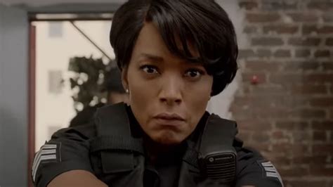 How 9 1 1 Lone Star Brought Angela Bassetts Athena Grant In Fo