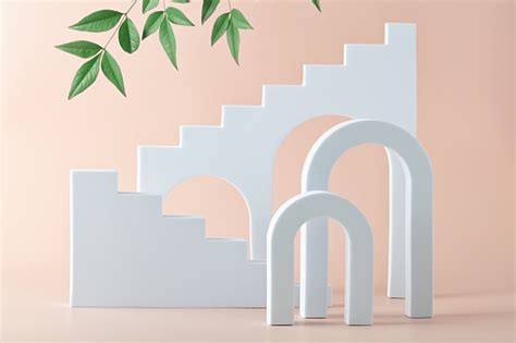 제품 프리젠 테이션을위한 파스텔 색상의 다양한 기하학적 형태와 연단이있는 추상적 인 배경 강단에 대한 스톡 사진 및 기타 이미지 강단 개념 개성 개념 Istock