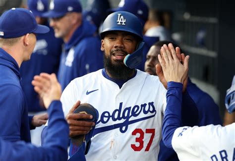Recap Teoscar Hernández Provides Dodgers Offense In Win Vs Giants
