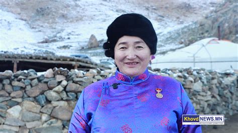 Эрдэнэбүрэн сумын Хонгио багийн малчин С Хашгэрэл О Бадамцэцэг нар “Аймгийн аварга малчин өрх