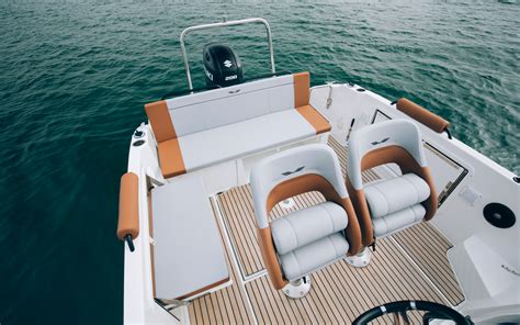 Beneteau Flyer 7 Sundeck Review Small Changes Add Up To A Big Difference