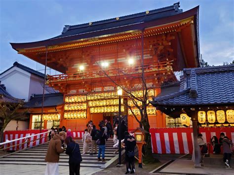 ⛩ 京都「八坂神社」の初詣・干支の大絵馬 「京都の四季のお祭りとイベント」京都旅行ドットコム