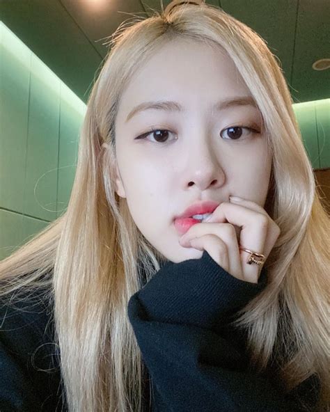 Instagram Roses Rosé Instagram Rosé Selca Black Pink ジス Foto Rose