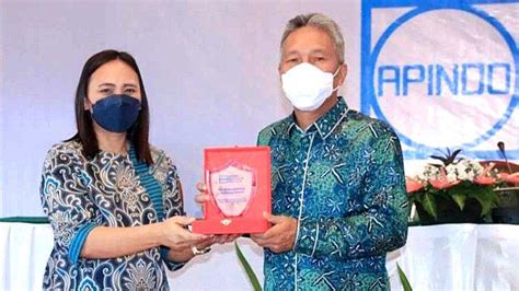 Bupati Minsel Franky Donny Wongkar Terima Penghargaan Dari APINDO