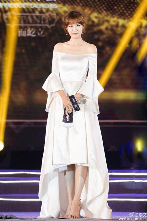 李艾，江蘇衛視最美麗的主持人之一，也是最會穿衣搭配的大美女 每日頭條