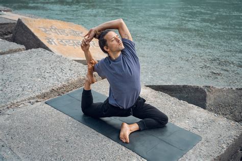 Stuhl Yoga: Enhance Your Well-being with Chair Yoga - Yoga For Seniors