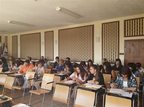 Мобилните екипи за задържане на деца и младежи в системата на образование започнаха работа в Мездра