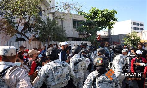 Guardia Nacional Y Estudiantes Se Enfrentan En Acapulco Hay 22 Detenidos