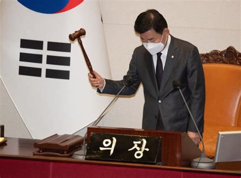 與 김진표 국회의장 사퇴결의안 제출 野 박진 해임 건의에 맞불 한국일보