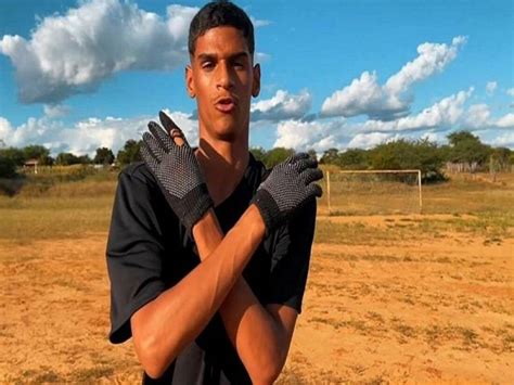 Luva de Pedreiro encerra carreira como influenciador digital Portal Ururau Site de Notícias
