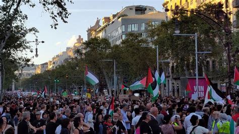 Miles De Personas Se Manifiestan En Madrid Barcelona Y Otras Ciudades