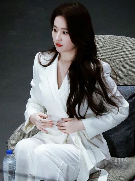 Ghim Của Vaaty23 Trên Liu Yifeiหลิวอี้เฟย 刘亦菲 Thời Trang Nữ Thần