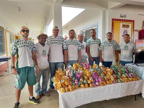 Torcida Organizada do Palmeiras promove festa da Páscoa para crianças