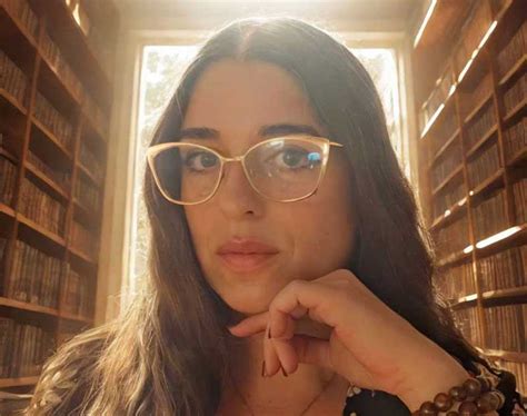 עורכת דין מאיה ביטון הגירה חוזים ו Trademarks כולל הכנה למבחן האזרחות Shavua Israeli