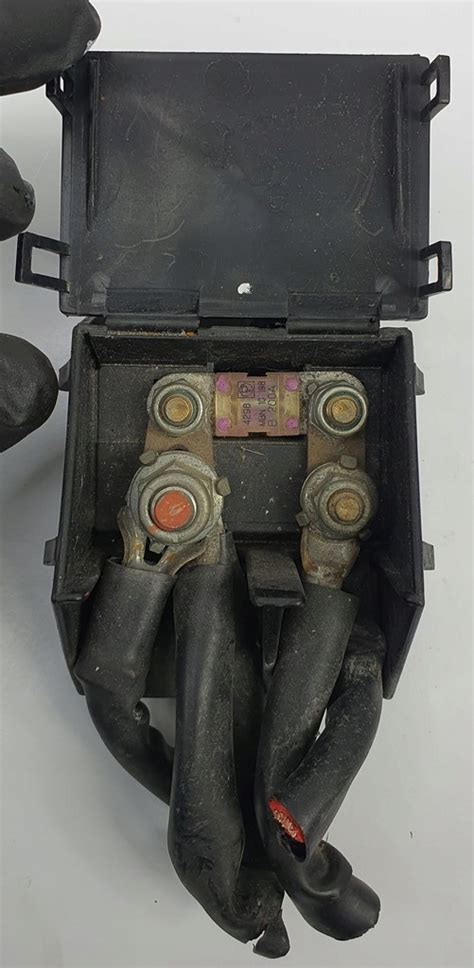 BEZPIECZNIK GŁÓWNY MERCEDES W202 CDI 0025460641 10045807264