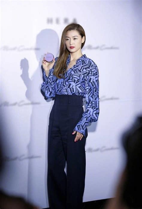 36歲全智賢二胎了，穿高腰褲成「小腰精」，「千頌伊」本人！ 每日頭條