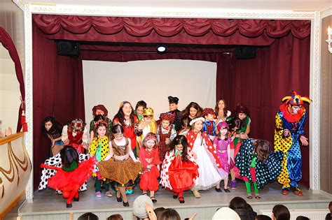 7 იანვარს საშობაო სპექტაკლი ფიფქია და შვიდი ჯუჯა თოვლის ბაბუა და საჩუქარი ყველა პატარას მეორე