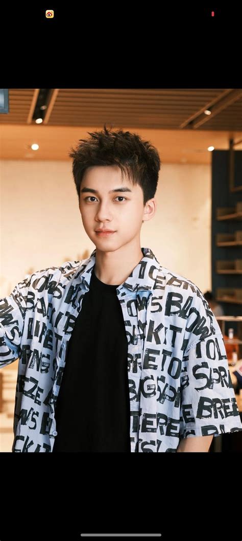 于正新签的05后男演员杨星慧，23级中传播音系，你觉得如何？