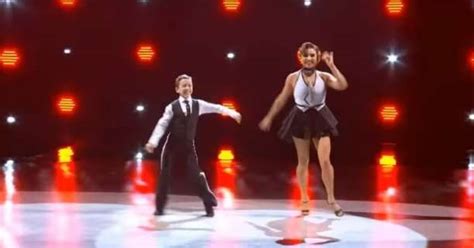 Мама и сын танцуют зажигательное танго Это потрясающе красиво — УХ ТЫ