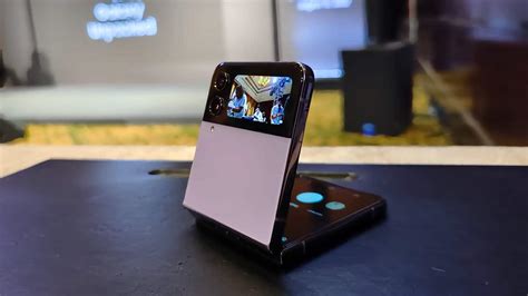 Samsung Galaxy Z Flip First Impressions