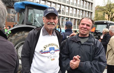 Kmet Je Kralj Na Svoji Zemlji Ko Kmet Protestira Država že Krvavi