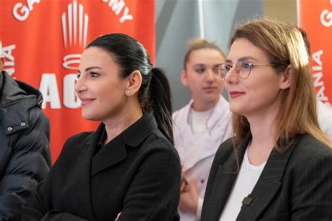 Balluku E Muzhaqi Në Panairin E Arsimit Dhe Punës Në Dibër Mundësi Për