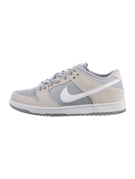 Nike Sb Dunk Low Summit White Wolf Grey Athletic Sneakers Grey